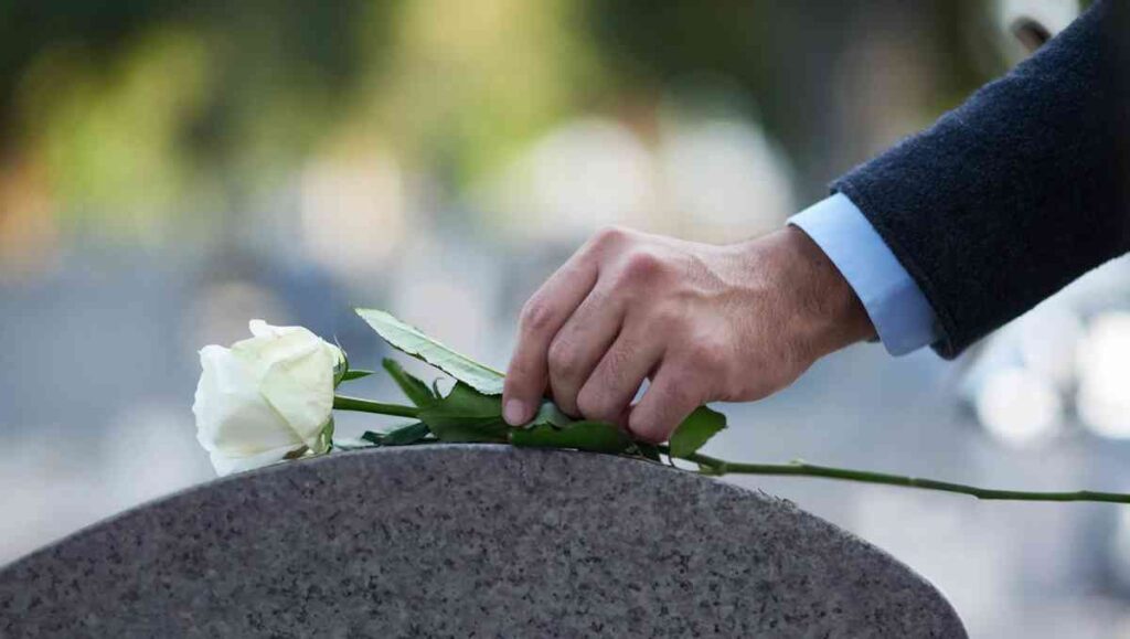 Πένθος: όταν πεθαίνει κάποιος που αγαπάμε - Αριστοτέλης Βάθης ...