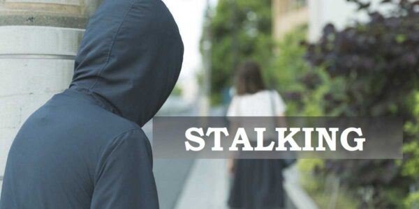 Stalker και Stalking : τι είναι, πως αντιμετωπίζονται - Αριστοτέλης ...
